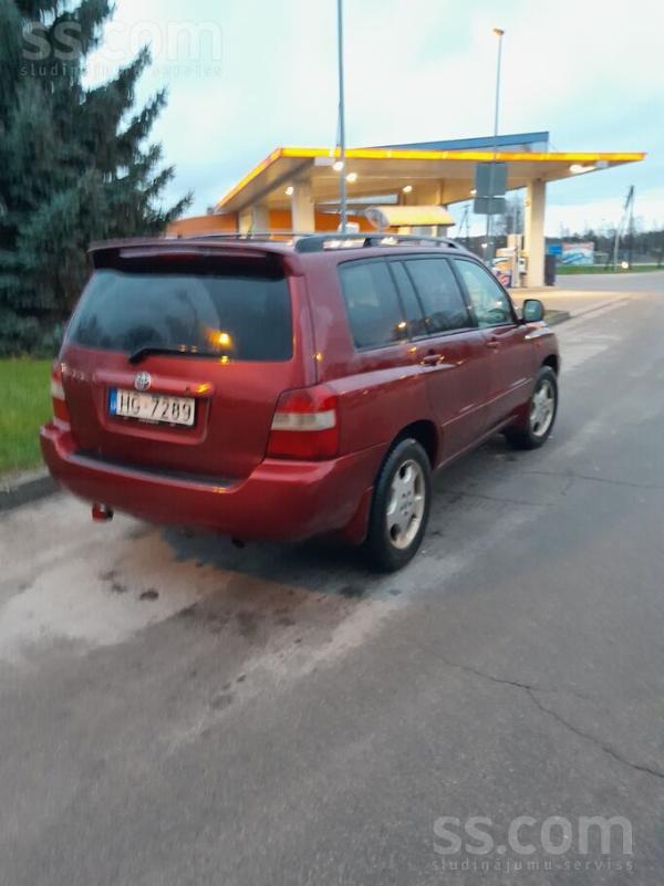 Red Toyota Highlander 2005 in Ogre, with an engine capacity of 3.30 L and mileage of 224 thousand km for 3850 €, photo 4 on AUTOMOTO.COM.LV