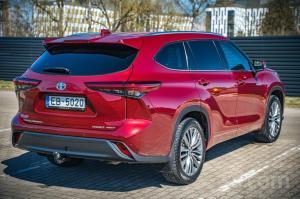 Red Toyota Highlander 2021 in Riga, with an engine capacity of 2.50 L and mileage of 76 thousand km for 42990 €, photo 5 on AUTOMOTO.COM.LV