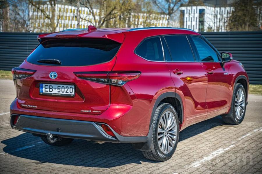 Red Toyota Highlander 2021 in Riga, with an engine capacity of 2.50 L and mileage of 76 thousand km for 42990 €, photo 5 on AUTOMOTO.COM.LV