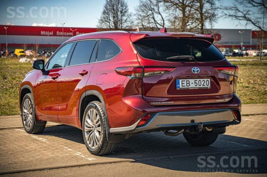 Red Toyota Highlander 2021 in Riga, with an engine capacity of 2.50 L and mileage of 76 thousand km for 42990 €, photo 7 on AUTOMOTO.COM.LV