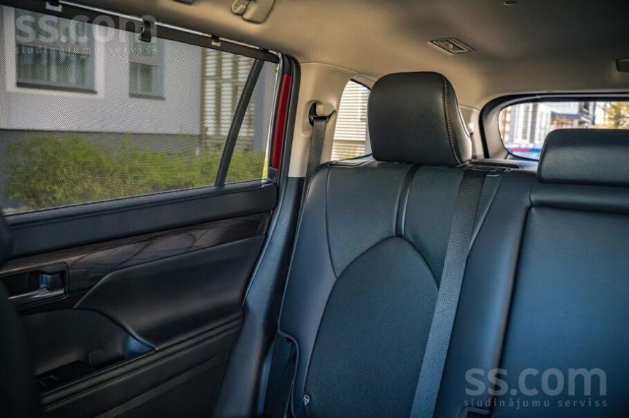 Red Toyota Highlander 2021 in Riga, with an engine capacity of 2.50 L and mileage of 76 thousand km for 42990 €, photo 16 on AUTOMOTO.COM.LV