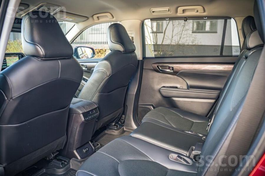 Red Toyota Highlander 2021 in Riga, with an engine capacity of 2.50 L and mileage of 76 thousand km for 42990 €, photo 21 on AUTOMOTO.COM.LV