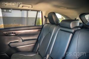 Red Toyota Highlander 2021 in Riga, with an engine capacity of 2.50 L and mileage of 76 thousand km for 42990 €, photo 24 on AUTOMOTO.COM.LV