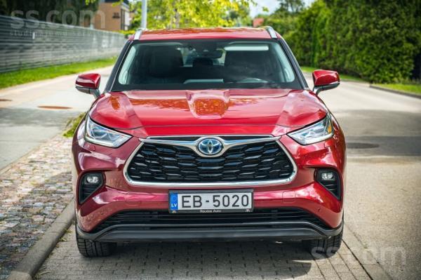 Red Toyota Highlander 2021 in Riga, with an engine capacity of 2.50 L and mileage of 76 thousand km for 39990 €, photo 3 on AUTOMOTO.COM.LV