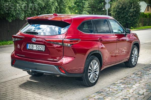 Red Toyota Highlander 2021 in Riga, with an engine capacity of 2.50 L and mileage of 76 thousand km for 39990 €, photo 5 on AUTOMOTO.COM.LV