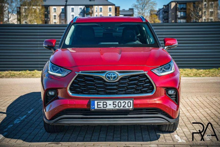 Red Toyota Highlander 2021 in Riga, with an engine capacity of 2.49 L and mileage of 76 thousand km for 42990 €, photo 3 on AUTOMOTO.COM.LV
