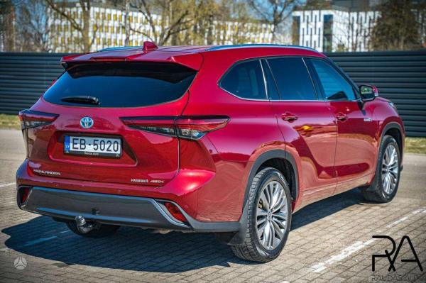 Red Toyota Highlander 2021 in Riga, with an engine capacity of 2.49 L and mileage of 76 thousand km for 42990 €, photo 4 on AUTOMOTO.COM.LV
