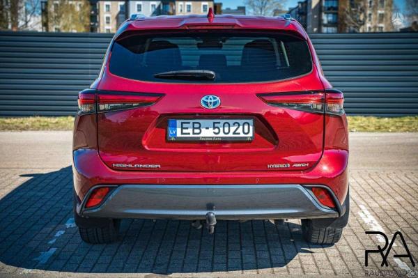 Red Toyota Highlander 2021 in Riga, with an engine capacity of 2.49 L and mileage of 76 thousand km for 42990 €, photo 5 on AUTOMOTO.COM.LV