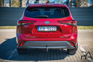 Red Toyota Highlander 2021 in Riga, with an engine capacity of 2.49 L and mileage of 76 thousand km for 42990 €, photo 6 on AUTOMOTO.COM.LV