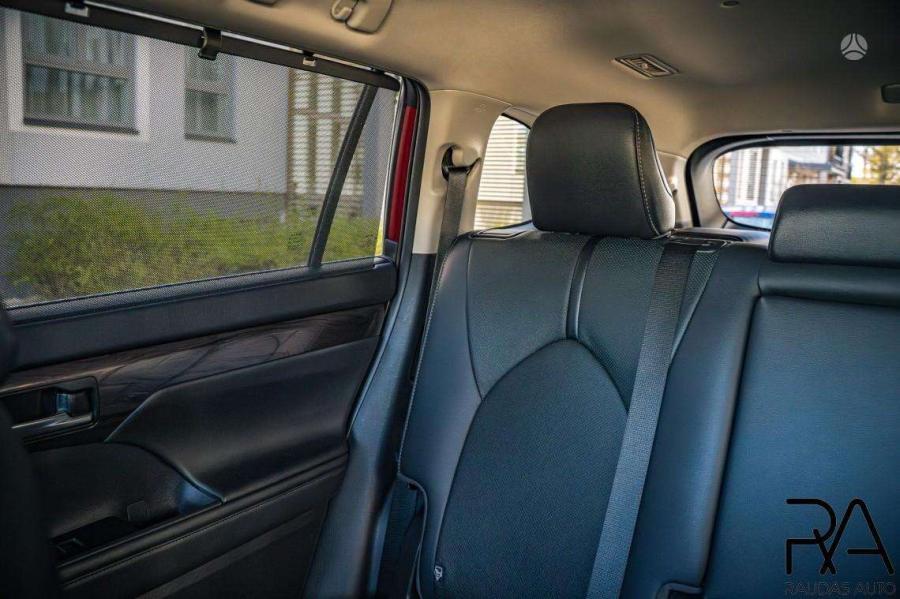 Red Toyota Highlander 2021 in Riga, with an engine capacity of 2.49 L and mileage of 76 thousand km for 42990 €, photo 24 on AUTOMOTO.COM.LV