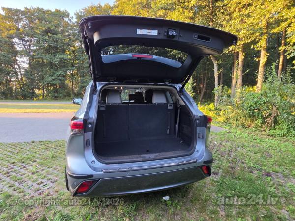 Toyota Highlander 2021 Tallina, ar dzinēja tilpumu 2.50 L un nobraukumu 44 tūkst. km par 44950 €, foto 7 vietnē AUTOMOTO.COM.LV