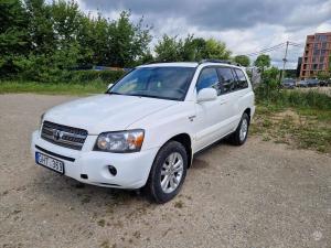 Balts Toyota Highlander 2005 Viļņa, ar dzinēja tilpumu 3.31 L un nobraukumu 354 tūkst. km par 2950 €, foto  vietnē AUTOMOTO.COM.LV