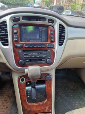 Balts Toyota Highlander 2005 Viļņa, ar dzinēja tilpumu 3.31 L un nobraukumu 354 tūkst. km par 2950 €, foto 9 vietnē AUTOMOTO.COM.LV