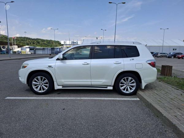 White Toyota Highlander 2008 in Vilnius, with an engine capacity of 3.31 L and mileage of 300 thousand km for 7900 €, photo 4 on AUTOMOTO.COM.LV