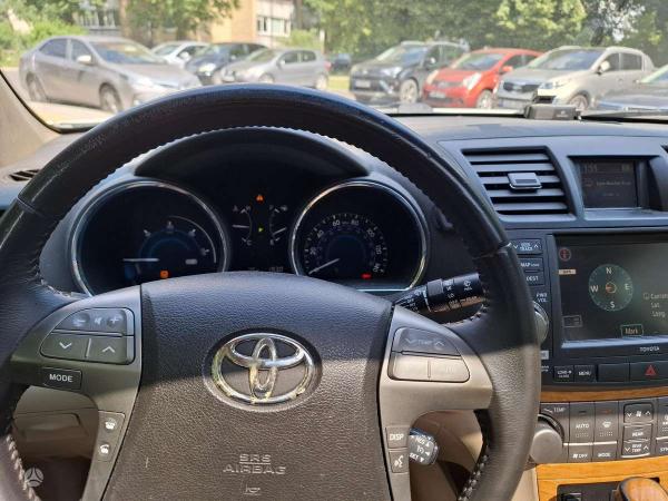 White Toyota Highlander 2008 in Vilnius, with an engine capacity of 3.31 L and mileage of 300 thousand km for 7900 €, photo 10 on AUTOMOTO.COM.LV