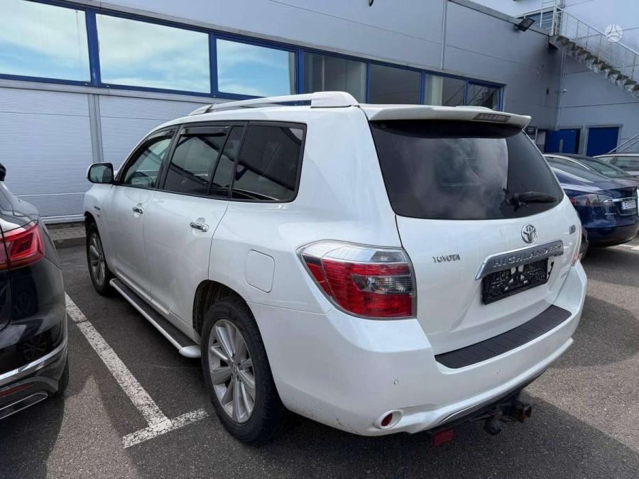 White Toyota Highlander 2008 in Vilnius, with an engine capacity of 0.00 L and mileage of 386 thousand km for 3300 €, photo 3 on AUTOMOTO.COM.LV