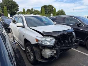White Toyota Highlander 2008 in Vilnius, with an engine capacity of 0.00 L and mileage of 386 thousand km for 3300 €, photo 5 on AUTOMOTO.COM.LV
