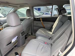 White Toyota Highlander 2008 in Vilnius, with an engine capacity of 0.00 L and mileage of 386 thousand km for 3300 €, photo 10 on AUTOMOTO.COM.LV