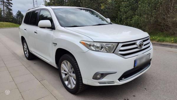 White Toyota Highlander 2009 in Vilnius, with an engine capacity of 3.31 L and mileage of 374 thousand km for 10500 €, photo 4 on AUTOMOTO.COM.LV