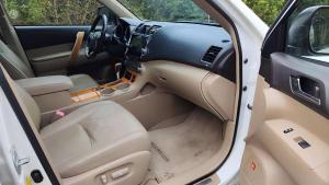 Balts Toyota Highlander 2009 Viļņa, ar dzinēja tilpumu 3.31 L un nobraukumu 374 tūkst. km par 10500 €, foto 6 vietnē AUTOMOTO.COM.LV