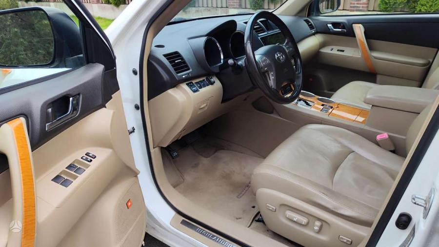 Balts Toyota Highlander 2009 Viļņa, ar dzinēja tilpumu 3.31 L un nobraukumu 374 tūkst. km par 10500 €, foto 7 vietnē AUTOMOTO.COM.LV