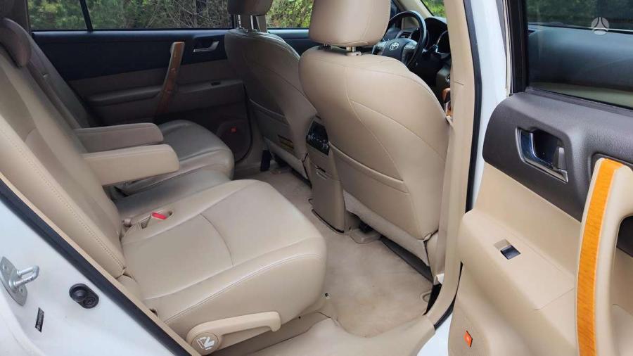 Balts Toyota Highlander 2009 Viļņa, ar dzinēja tilpumu 3.31 L un nobraukumu 374 tūkst. km par 10500 €, foto 9 vietnē AUTOMOTO.COM.LV