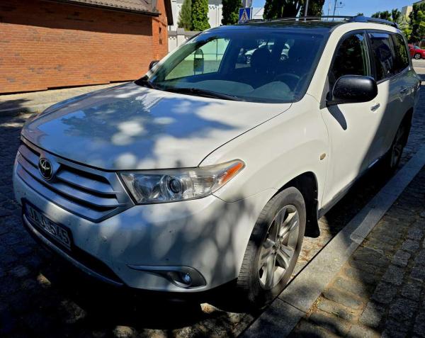 Balts Toyota Highlander 2013 Panevēža, ar dzinēja tilpumu 3.46 L un nobraukumu 251 tūkst. km par 13250 €, foto 1 vietnē AUTOMOTO.COM.LV