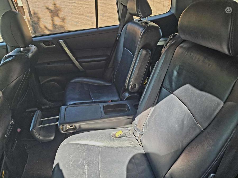 Balts Toyota Highlander 2013 Panevēža, ar dzinēja tilpumu 3.46 L un nobraukumu 251 tūkst. km par 13250 €, foto 8 vietnē AUTOMOTO.COM.LV