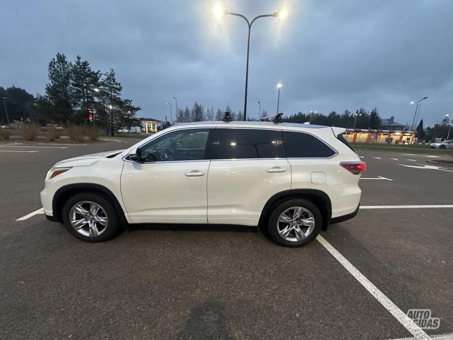 White Toyota Highlander 2015 in Vilnius, with an engine capacity of 3.50 L and mileage of 207 thousand km for 16900 €, photo 1 on AUTOMOTO.COM.LV