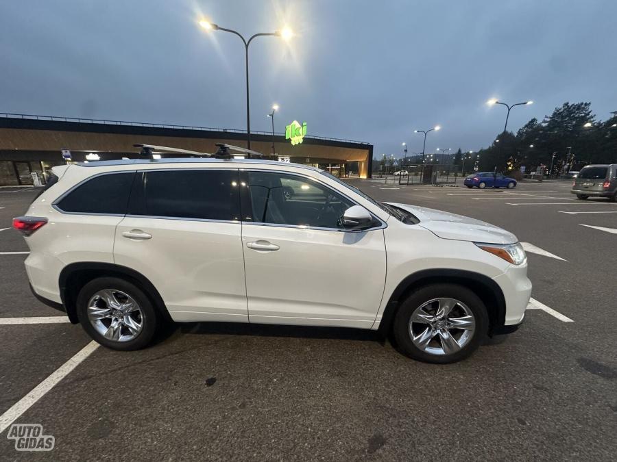White Toyota Highlander 2015 in Vilnius, with an engine capacity of 3.50 L and mileage of 207 thousand km for 16900 €, photo 4 on AUTOMOTO.COM.LV