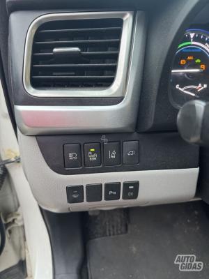 White Toyota Highlander 2015 in Vilnius, with an engine capacity of 3.50 L and mileage of 207 thousand km for 16900 €, photo 12 on AUTOMOTO.COM.LV