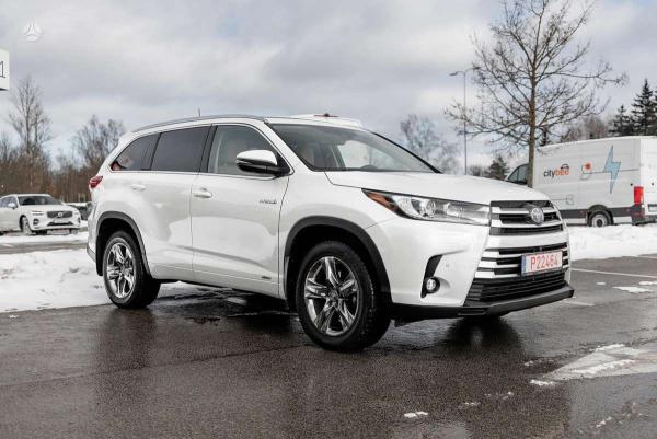 Balts Toyota Highlander 2018 Viļņa, ar dzinēja tilpumu 3.50 L un nobraukumu 43 tūkst. km par 34500 €, foto 1 vietnē AUTOMOTO.COM.LV