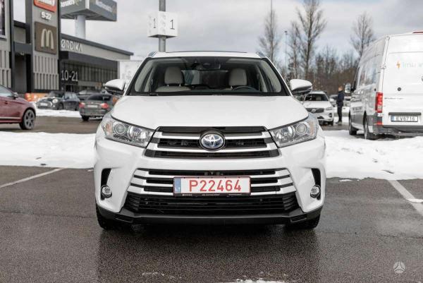 Balts Toyota Highlander 2018 Viļņa, ar dzinēja tilpumu 3.50 L un nobraukumu 43 tūkst. km par 34500 €, foto 2 vietnē AUTOMOTO.COM.LV
