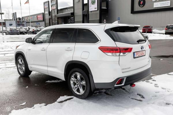 Balts Toyota Highlander 2018 Viļņa, ar dzinēja tilpumu 3.50 L un nobraukumu 43 tūkst. km par 34500 €, foto 4 vietnē AUTOMOTO.COM.LV