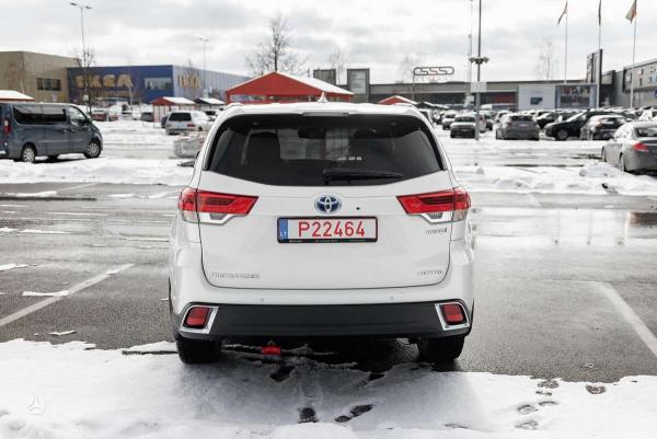 Balts Toyota Highlander 2018 Viļņa, ar dzinēja tilpumu 3.50 L un nobraukumu 43 tūkst. km par 34500 €, foto 5 vietnē AUTOMOTO.COM.LV