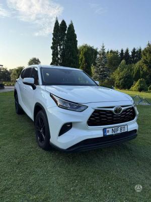 Balts Toyota Highlander 2020 Plungė, ar dzinēja tilpumu 3.46 L un nobraukumu 37 tūkst. km par 31000 €, foto  vietnē AUTOMOTO.COM.LV