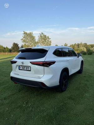 Balts Toyota Highlander 2020 Plungė, ar dzinēja tilpumu 3.46 L un nobraukumu 37 tūkst. km par 31000 €, foto 5 vietnē AUTOMOTO.COM.LV