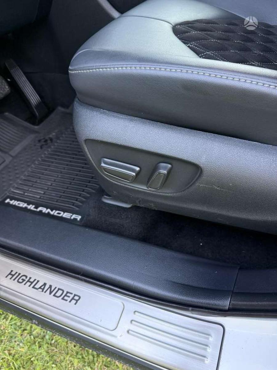 Balts Toyota Highlander 2020 Plungė, ar dzinēja tilpumu 3.46 L un nobraukumu 37 tūkst. km par 31000 €, foto 12 vietnē AUTOMOTO.COM.LV