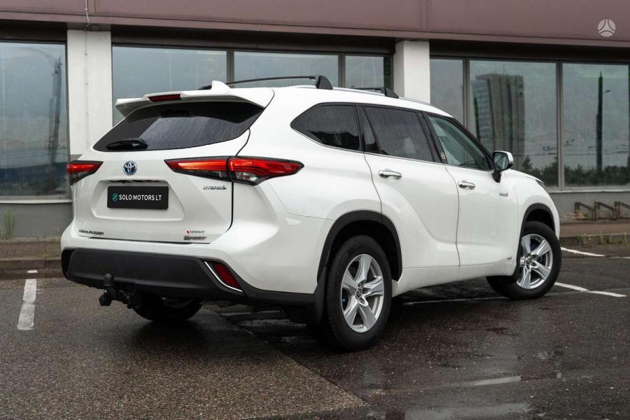 White Toyota Highlander 2020 in Vilnius, with an engine capacity of 2.49 L and mileage of 126 thousand km for 32000 €, photo 5 on AUTOMOTO.COM.LV