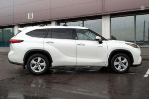 White Toyota Highlander 2020 in Vilnius, with an engine capacity of 2.49 L and mileage of 126 thousand km for 32000 €, photo 6 on AUTOMOTO.COM.LV