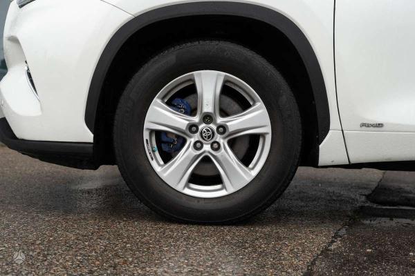 White Toyota Highlander 2020 in Vilnius, with an engine capacity of 2.49 L and mileage of 126 thousand km for 32000 €, photo 7 on AUTOMOTO.COM.LV