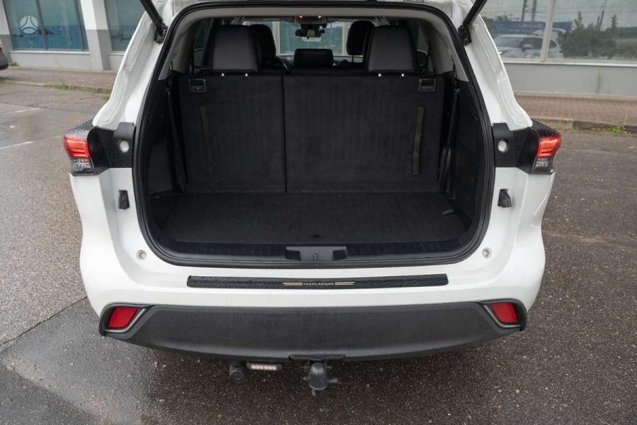 White Toyota Highlander 2020 in Vilnius, with an engine capacity of 2.49 L and mileage of 126 thousand km for 32000 €, photo 13 on AUTOMOTO.COM.LV