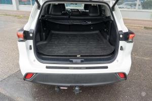 White Toyota Highlander 2020 in Vilnius, with an engine capacity of 2.49 L and mileage of 126 thousand km for 32000 €, photo 14 on AUTOMOTO.COM.LV