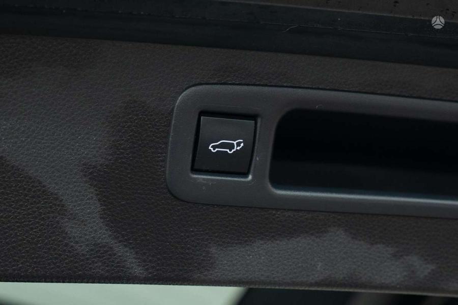 White Toyota Highlander 2020 in Vilnius, with an engine capacity of 2.49 L and mileage of 126 thousand km for 32000 €, photo 15 on AUTOMOTO.COM.LV