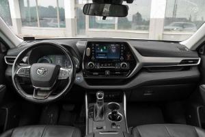 White Toyota Highlander 2020 in Vilnius, with an engine capacity of 2.49 L and mileage of 126 thousand km for 32000 €, photo 16 on AUTOMOTO.COM.LV