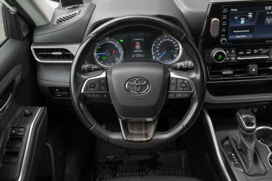 White Toyota Highlander 2020 in Vilnius, with an engine capacity of 2.49 L and mileage of 126 thousand km for 32000 €, photo 18 on AUTOMOTO.COM.LV