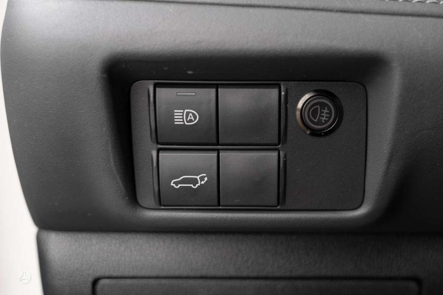 White Toyota Highlander 2020 in Vilnius, with an engine capacity of 2.49 L and mileage of 126 thousand km for 32000 €, photo 19 on AUTOMOTO.COM.LV