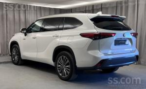 Balts Toyota Highlander 2021 Rīga, ar dzinēja tilpumu 2.50 L un nobraukumu 34 tūkst. km par 49900 €, foto 6 vietnē AUTOMOTO.COM.LV