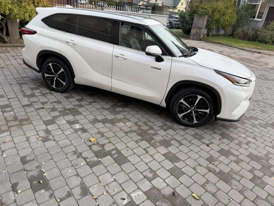 Balts Toyota Highlander 2021 Kauņa, ar dzinēja tilpumu 2.49 L un nobraukumu 110 tūkst. km par 38500 €, foto 3 vietnē AUTOMOTO.COM.LV