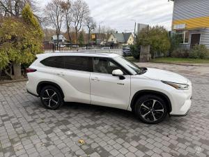 Balts Toyota Highlander 2021 Kauņa, ar dzinēja tilpumu 2.49 L un nobraukumu 110 tūkst. km par 38500 €, foto 5 vietnē AUTOMOTO.COM.LV